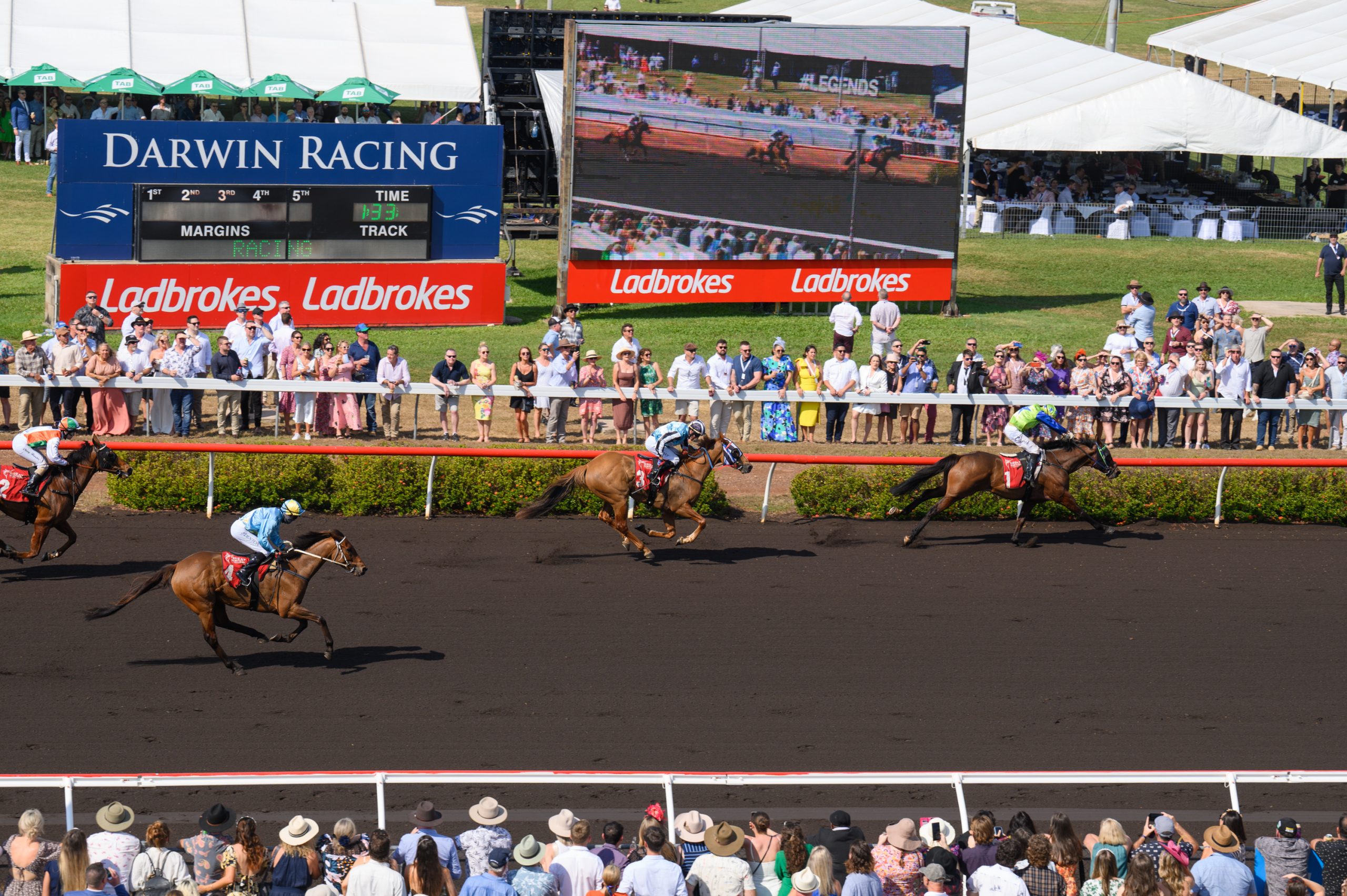 FRIDAY RACING » Darwin Turf Club